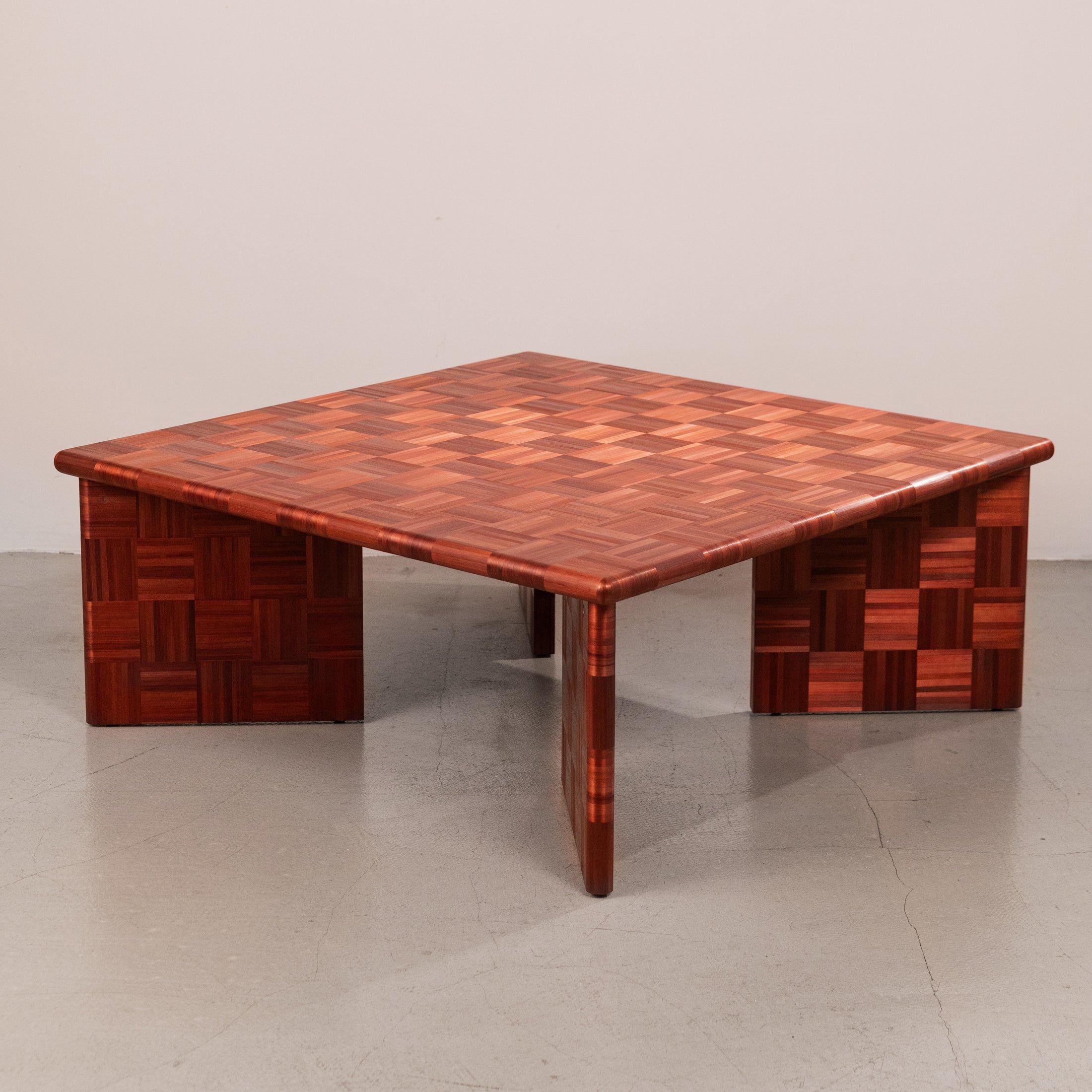 BOS TABLE – RudaStudio